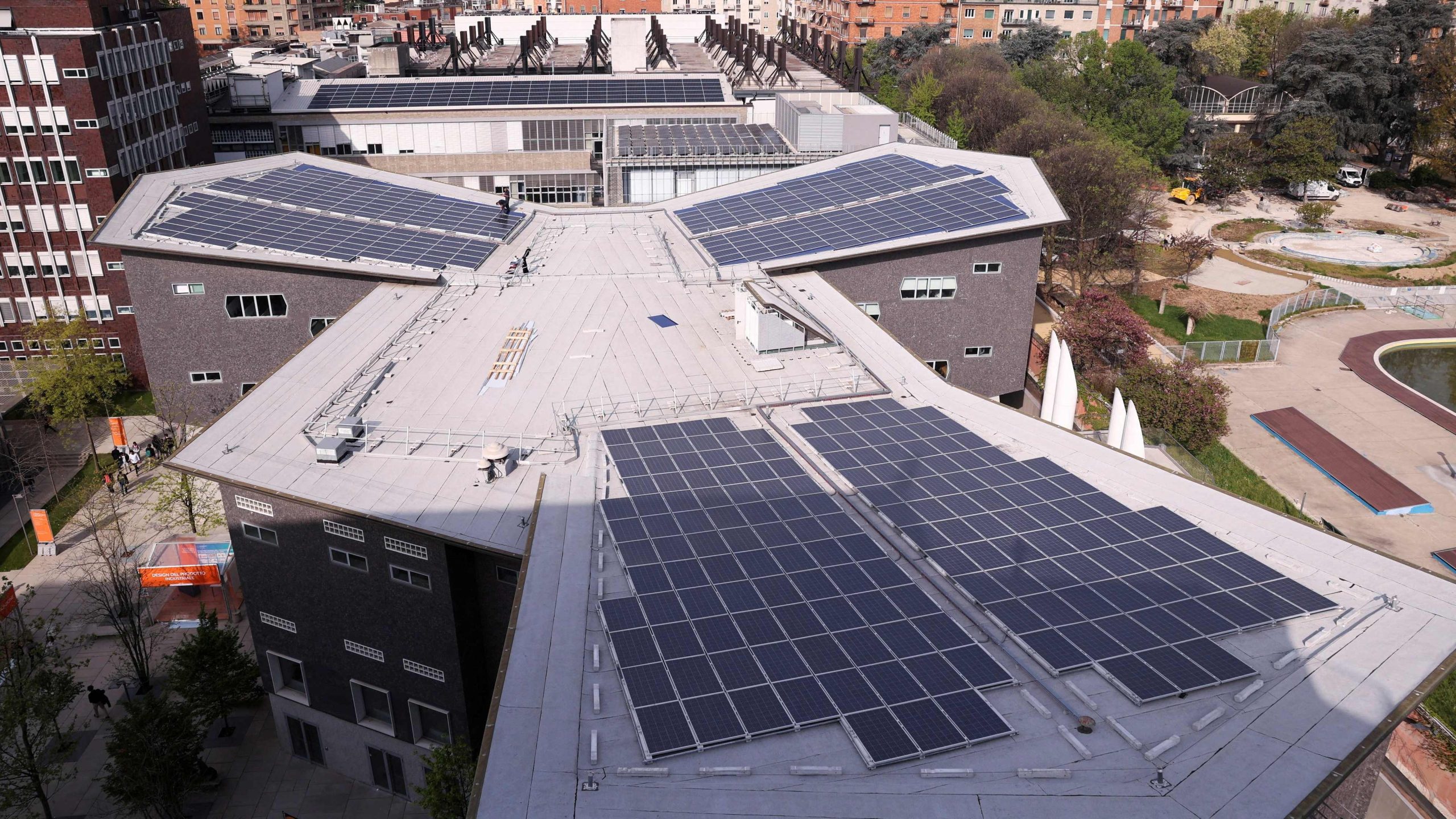 Italy's Solar Power Capacity Rises To 32 GW, Large Projects Jump In Q1 ...